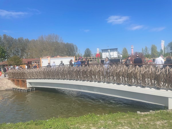 Smart circular bridge: Making infrastructure circular with biomaterials ...
